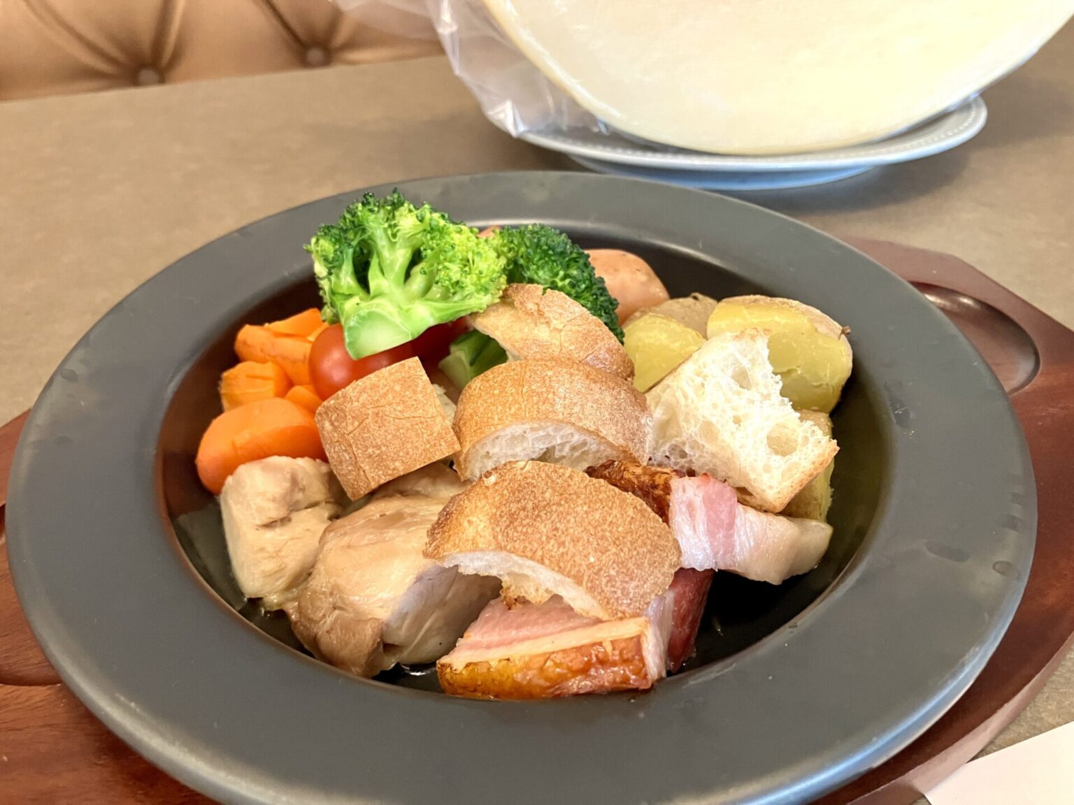 【ニューオープン｜CheeseTable-carnival-】吉祥寺に誕生した“祝祭レストラン”。五感で楽しむチーズ料理