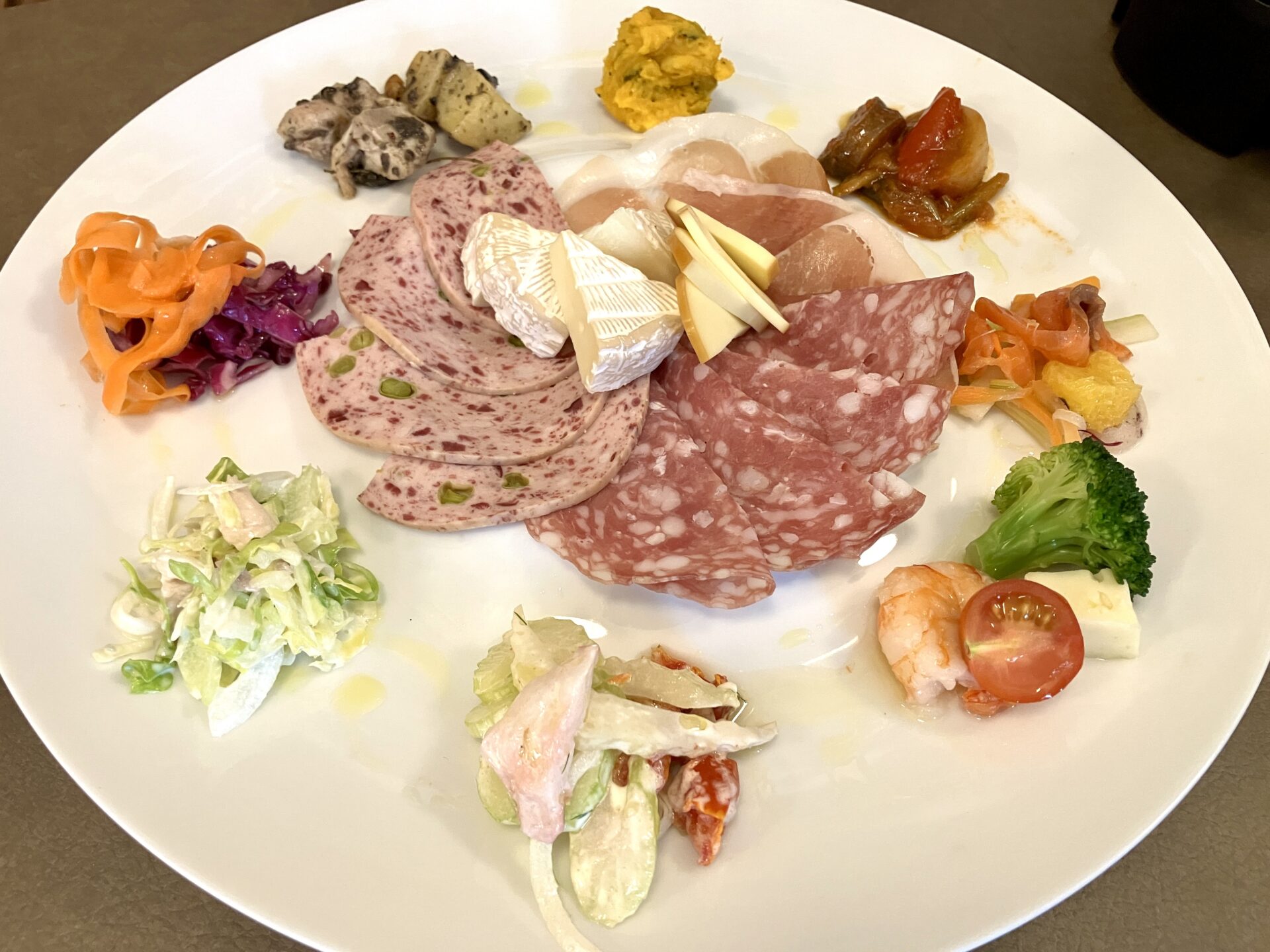 【ニューオープン｜CheeseTable-carnival-】吉祥寺に誕生した“祝祭レストラン”。五感で楽しむチーズ料理