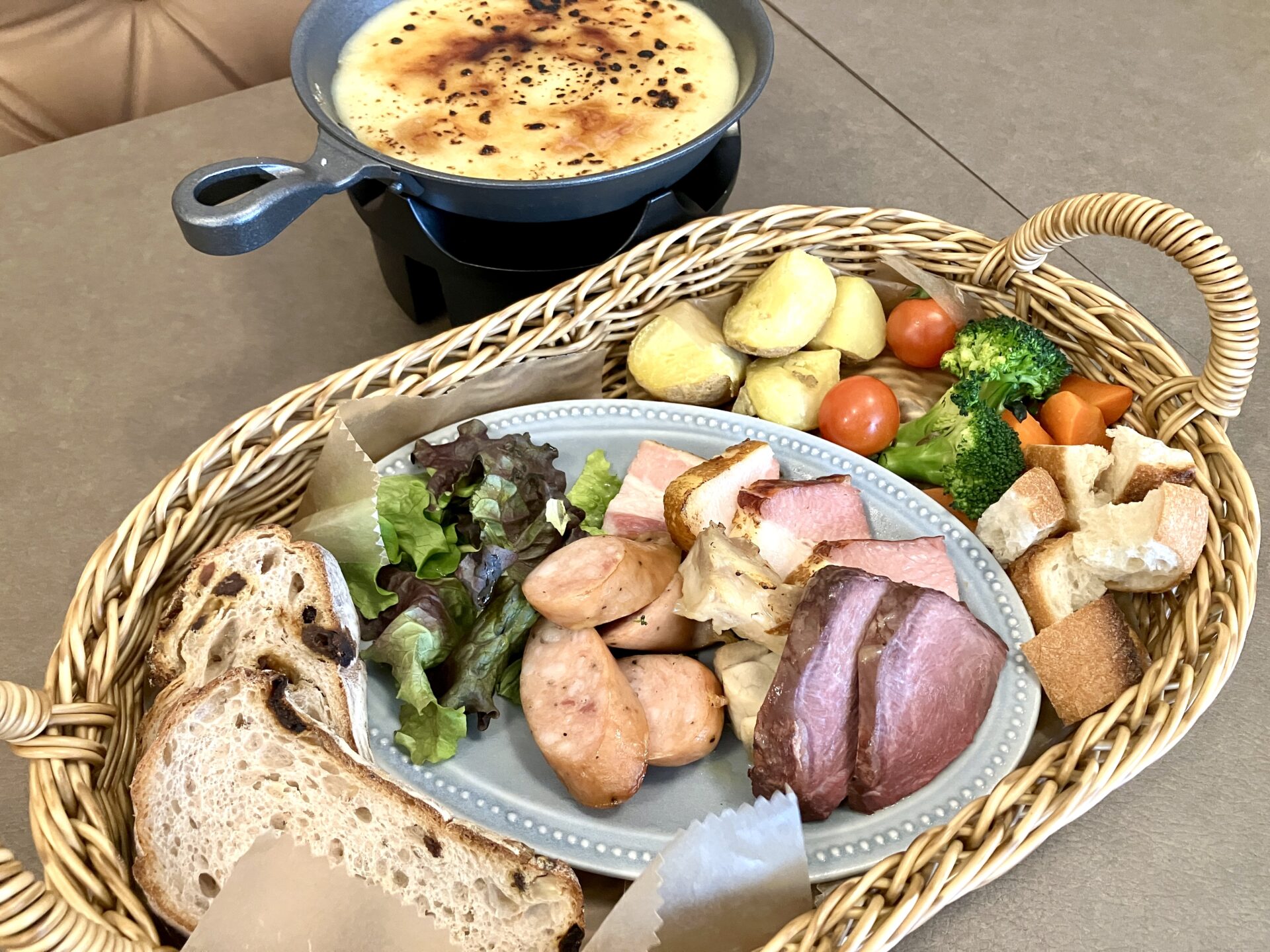 【ニューオープン｜CheeseTable-carnival-】吉祥寺に誕生した“祝祭レストラン”。五感で楽しむチーズ料理